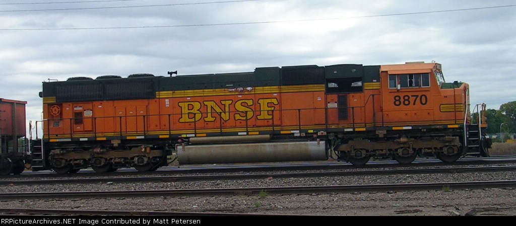 BNSF 8870